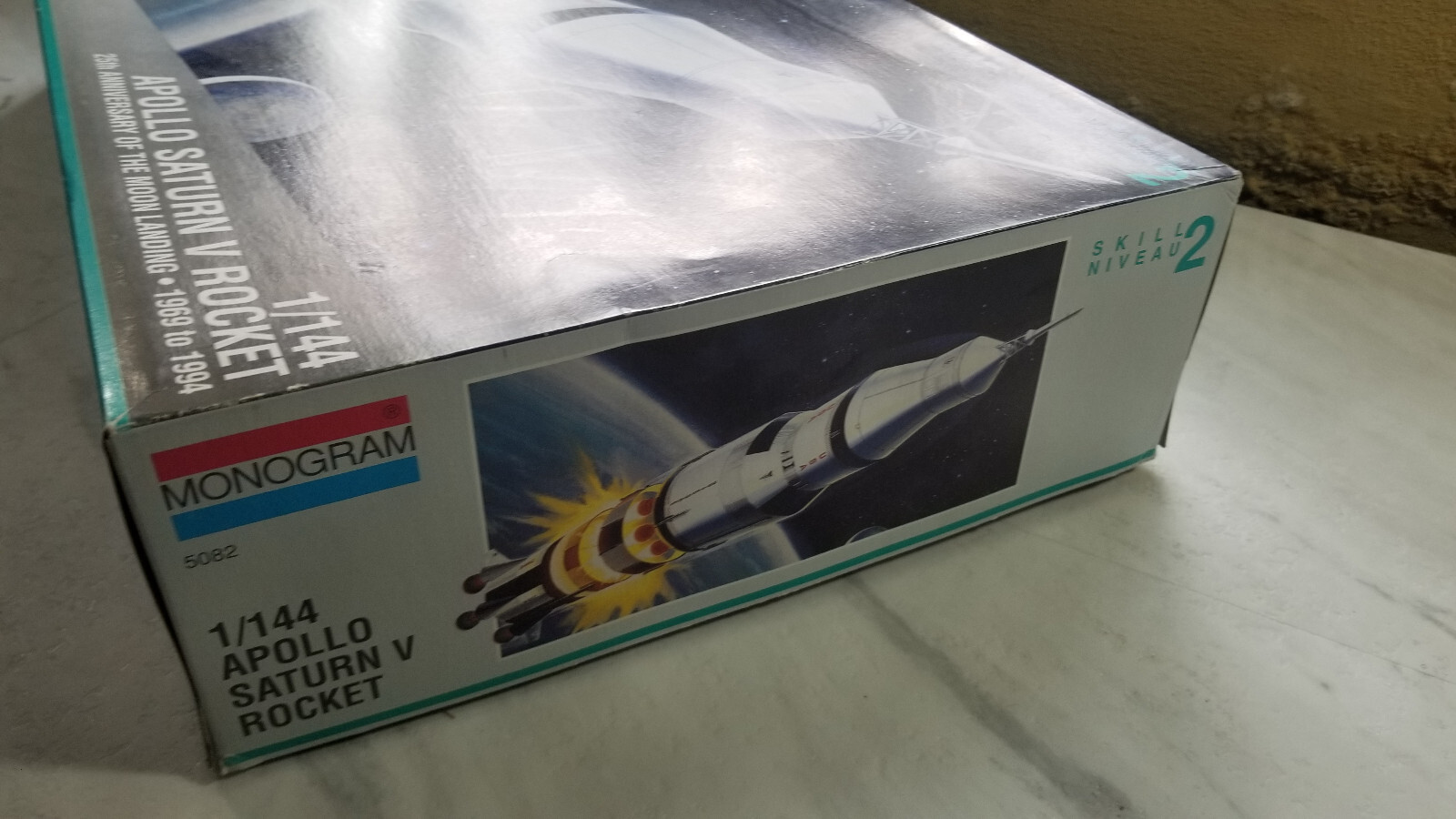 Monogram APOLLO SATURN V ROCKET 25th Anniversary 1:144 Scale Model KIT ...