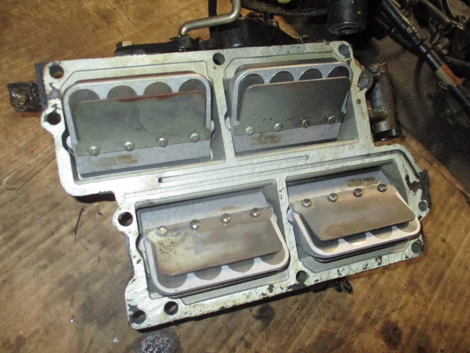 1994 Johnson outboard 115hp V4 2 stroke intake manifold/reeds 0397075 ...