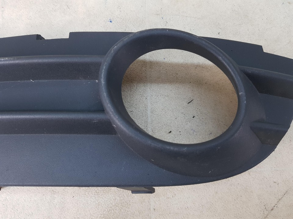 VOLVO C30 MK1 06-09 FRONT PASSENGER FOG LIGHT GRILL SURROUND TRIM ...