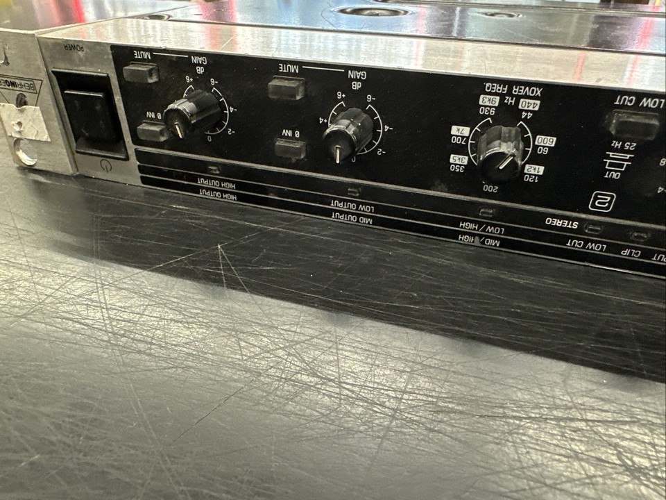 Behringer Super-X Pro CX2310 V2 Multi-channel Crossover with Subwoofer ...