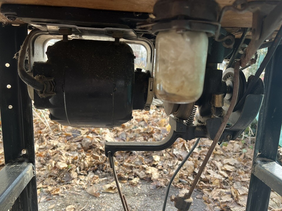 Vintage Bonis Industrial "Never-Stop" Fur/Leather Sewing Machine ...