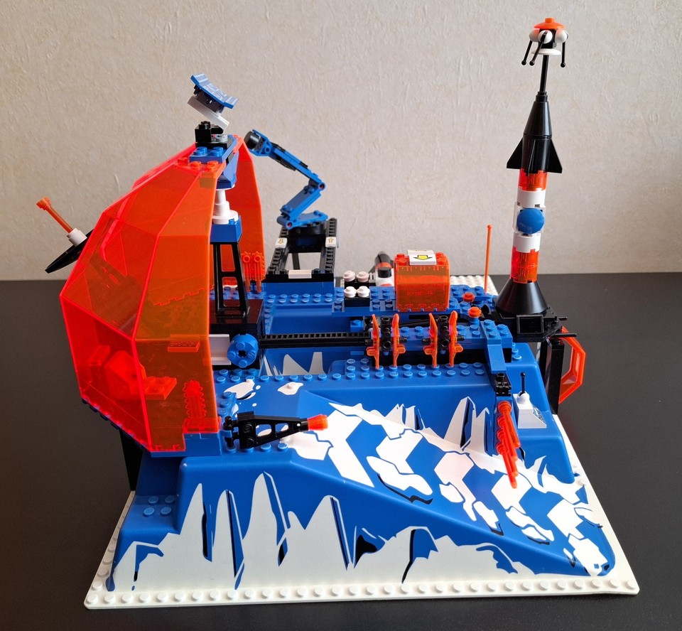 Lego Space/Ice Planet - Ice Planet Forschungszentrum / Ice Stadion ...