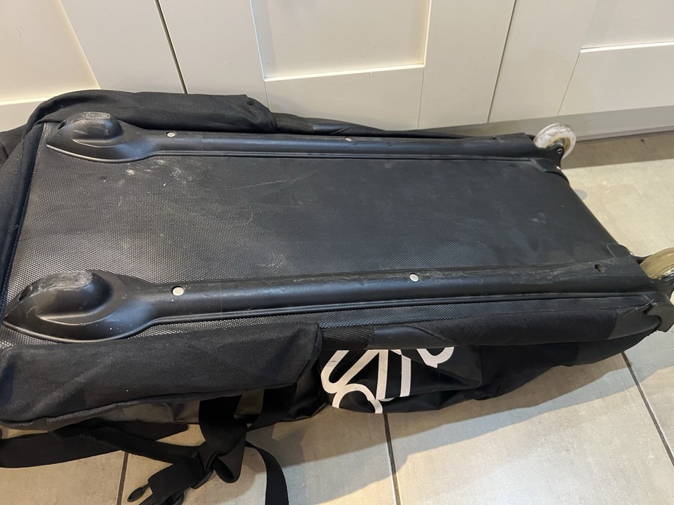 Ogio Sport Travel Golf Club Bag Carry Case with pull along wheels and ...