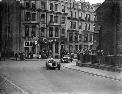 Freddie Dixon, Riley 9, leads George Eyston, MG K3 Magnette 1933 Old ...