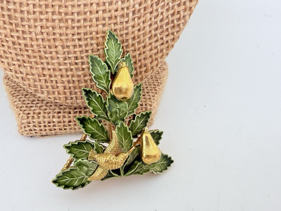 VTG. ORIGINAL BY ROBERT GREEN ENAMEL PARTRIDGE IN A PEAR TREE BROOCH ...