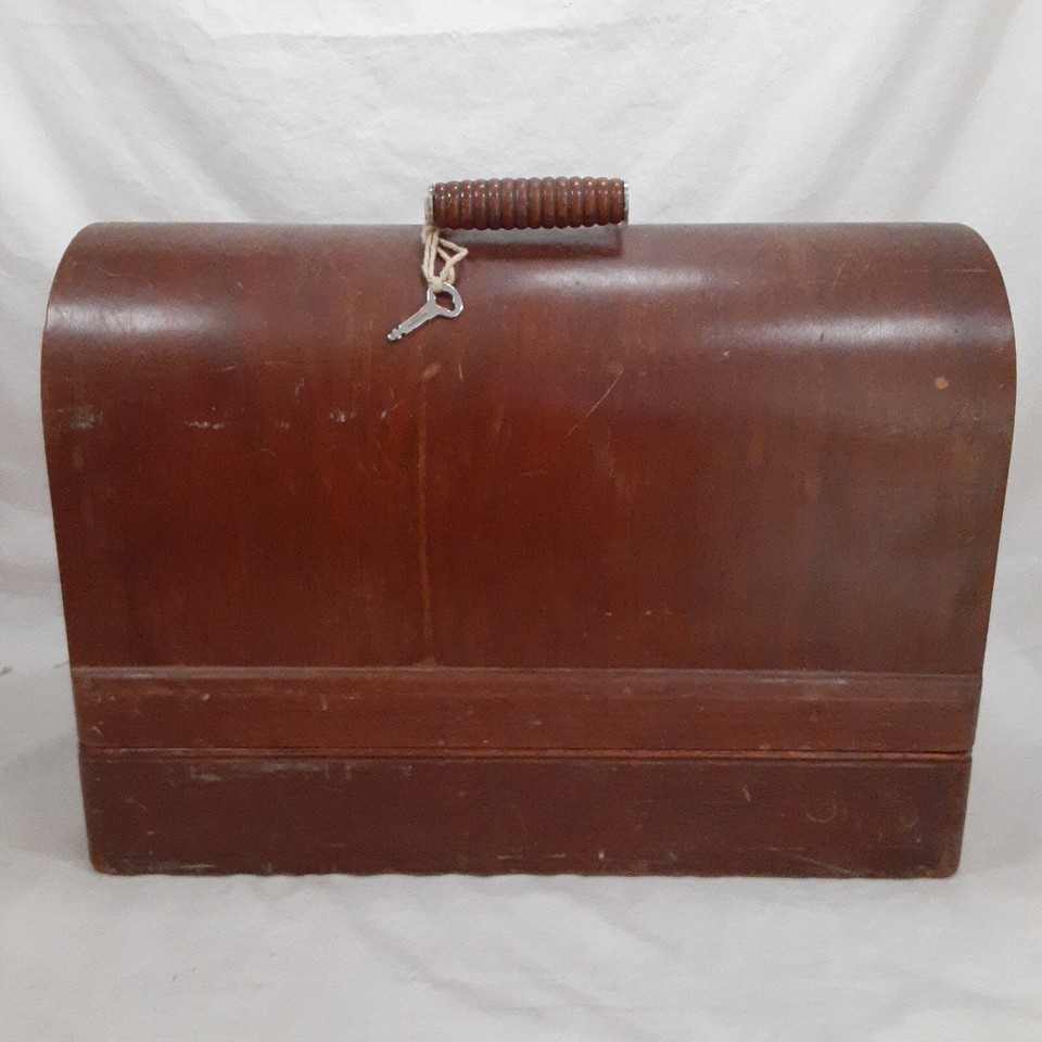 Antique 1933 Singer Sewing Machine With Knee Lever Hem Feet Crank Wood ...