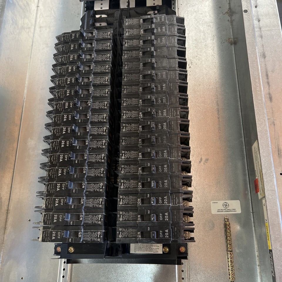 GE MAIN LUG PANEL BOARD 225 AMP 480V 42 SPACE NEMA 1 AEF3422MBX WITH ...