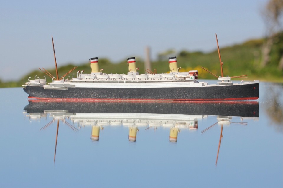 HAMBURG AMERICA LINE SS RESOLUTE BASSETT LOWKE WATERLINE MODEL SHIP | eBay
