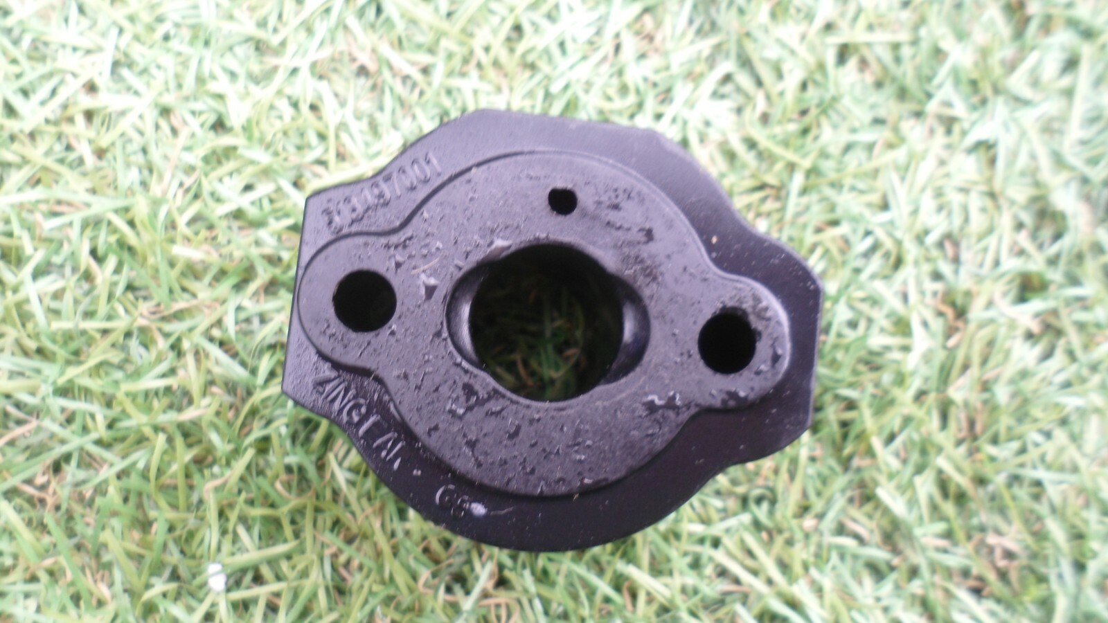 Ryobi RLT26C strimmer parts - Carburetor carburettor Carb manifold ...