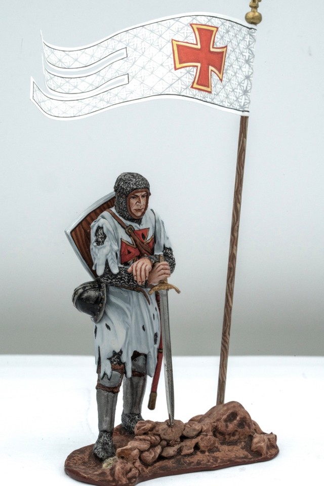Battle Weary Crusader with Flag, AeroArt St. Petersburg Collection ...