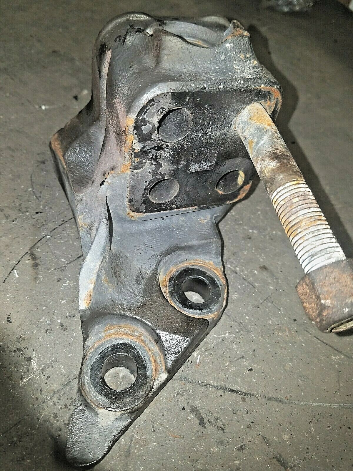 PACCAR MX13 ENGINE REAR MOTOR MOUNTS 1670903 | eBay