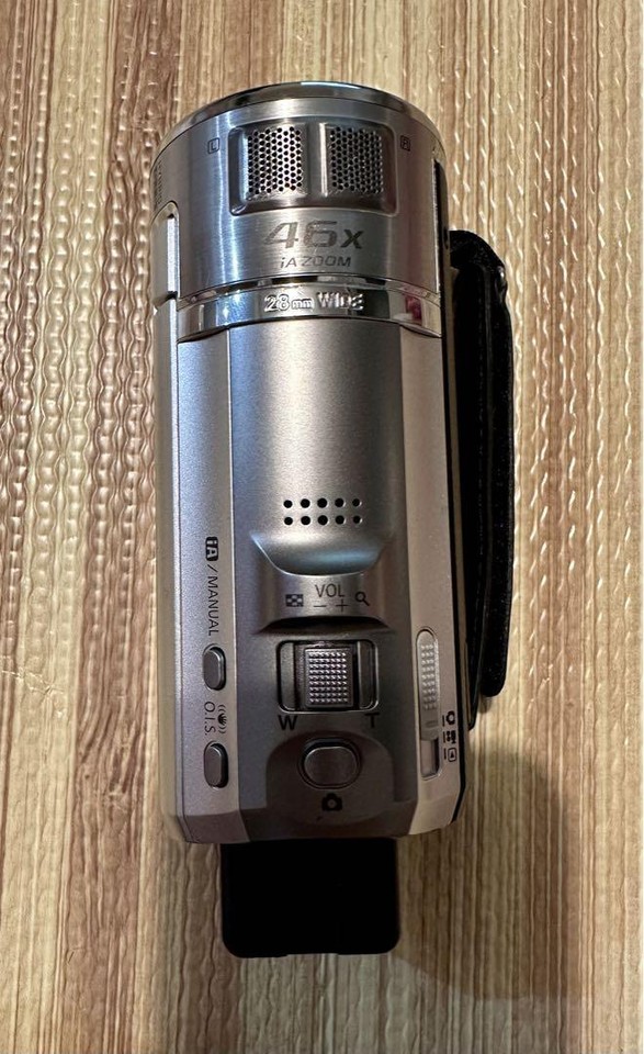 Panasonic HC-V600M Silver Camcorder 32GB Digital High Definition Video ...
