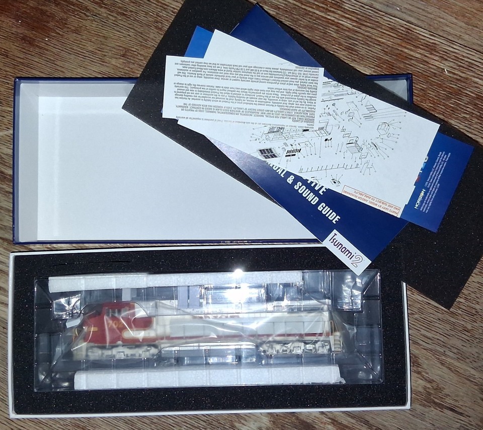 Athearn Genesis Dash 9-44CW with DCC & Sound, BNSF #702 | eBay