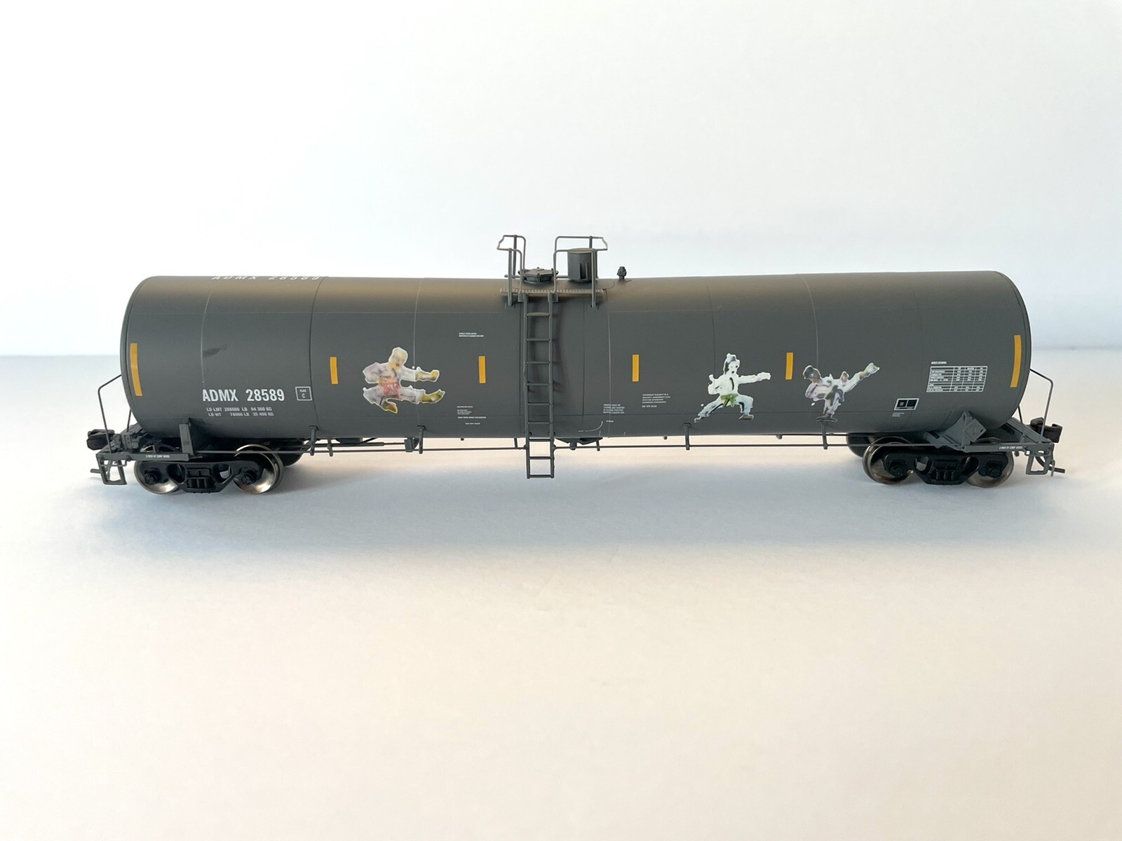 Atlas HO Trinity 25,500 gallon Tank Car ADMX 28589 - Kung Fu Graffiti ...