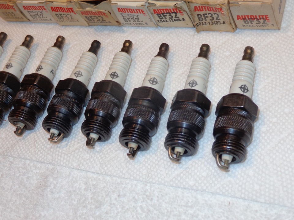 ( 8 ) ..'NOS' Ford ‘Autolite’ BF-32 Spark Plugs …‘STAR LOGO’... Made in ...