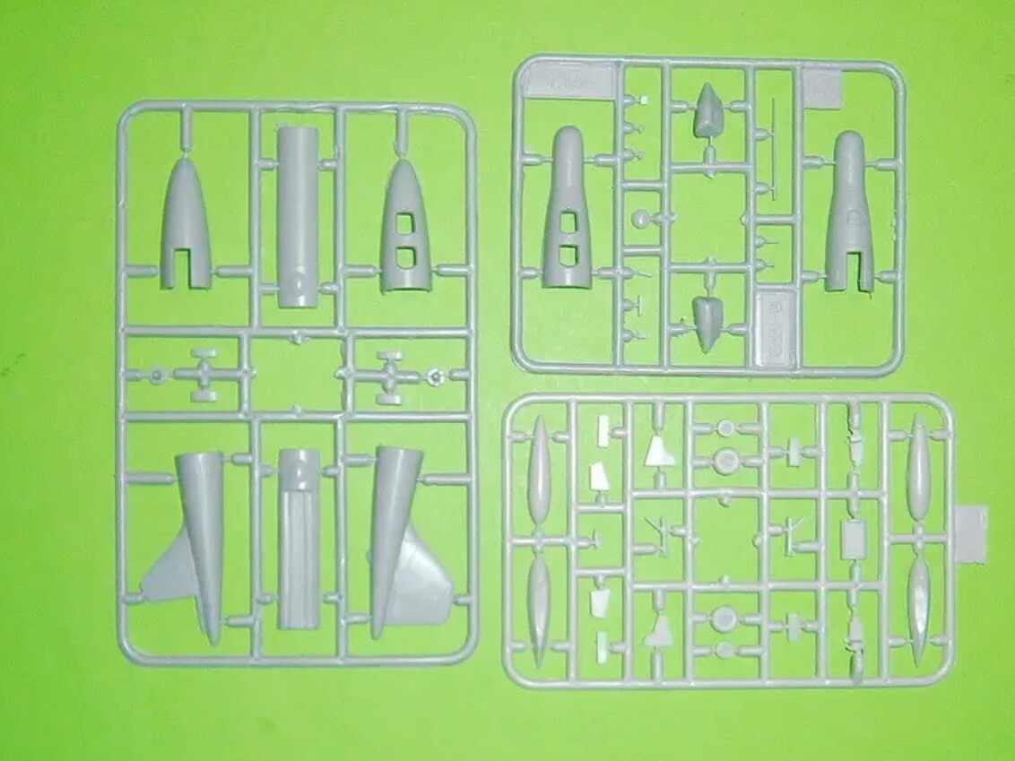 Amodel 1482 Plastic model airplane kit Scale 1:144 Bomber B-57G - kits ...