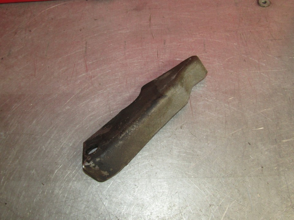 2003-2008 Pontiac Vibe OEM throttle body & intake manifold bracket 04 ...