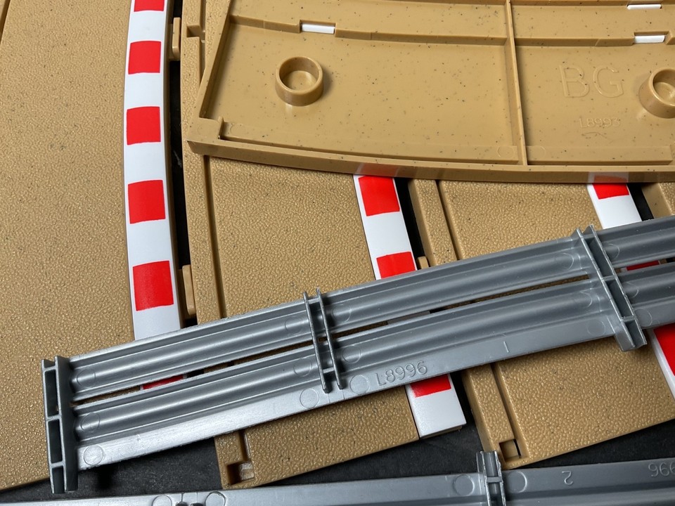 Hornby Scalextric BG 11 Piece 1/32 Slot Car Track Apex Curbing ...