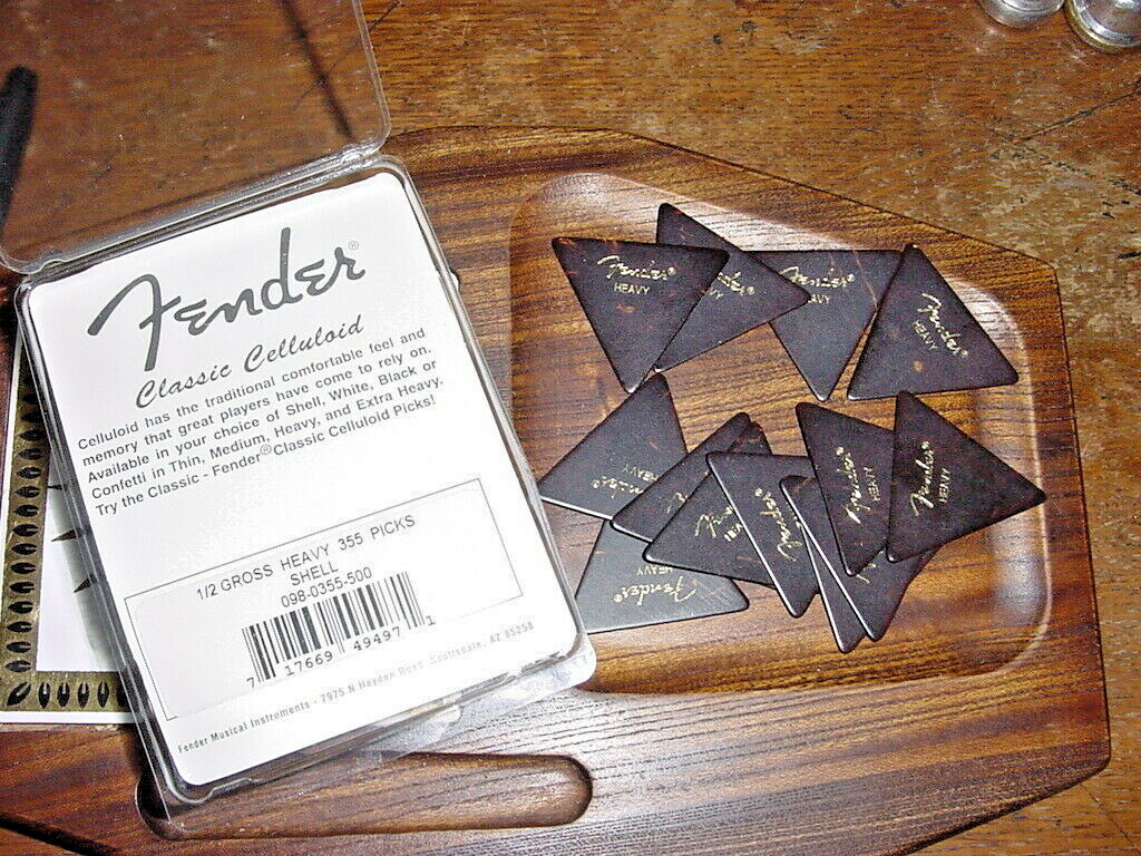 13 CLASSIC TRIANGLE CELLULOID FENDER GUITAR PICK 1970S HEAVY NOS | eBay