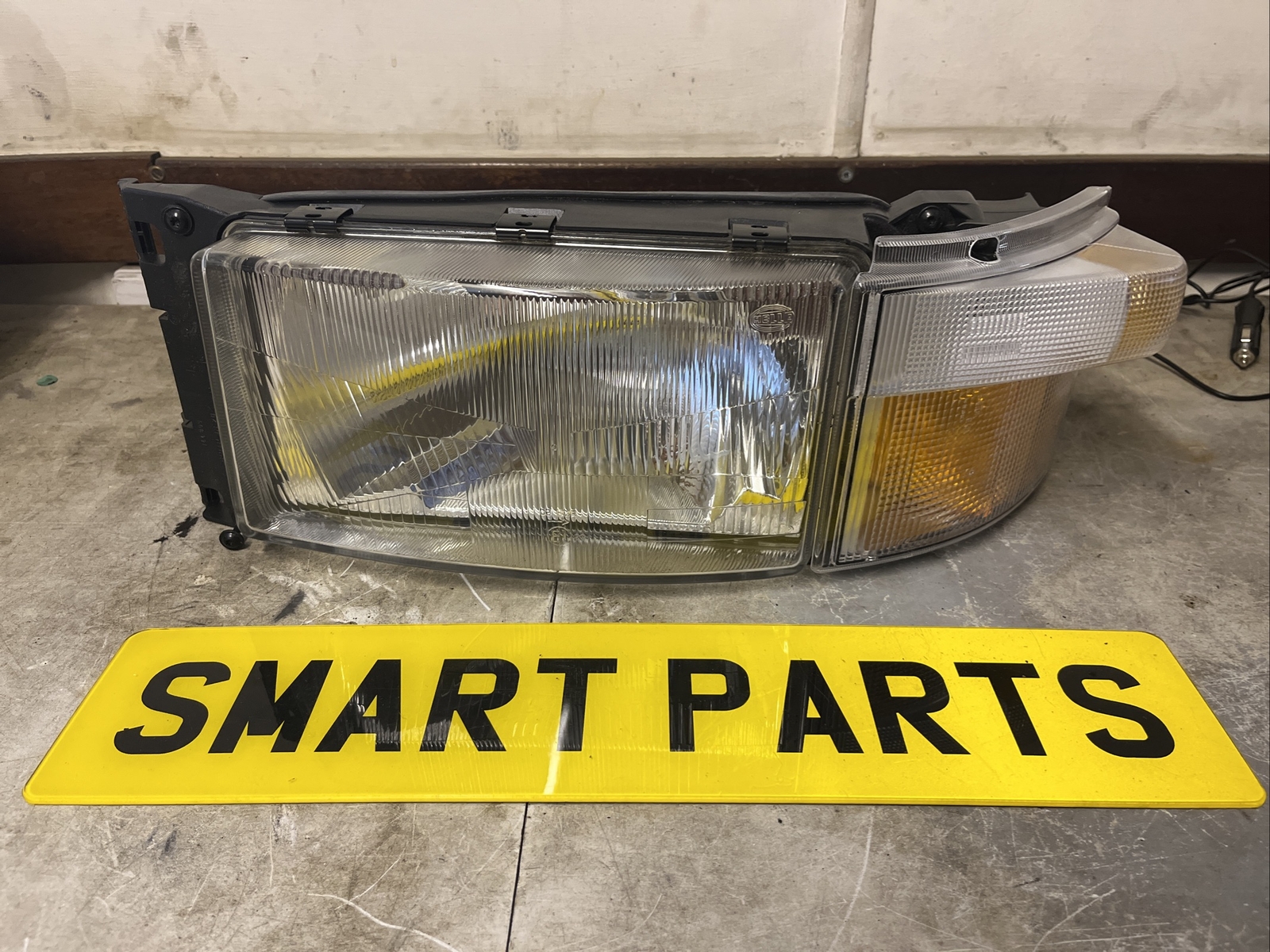 Headlight SCANIA 4 P G R T Left Hand HELLA 1lg 007 150-111 1467001 ...