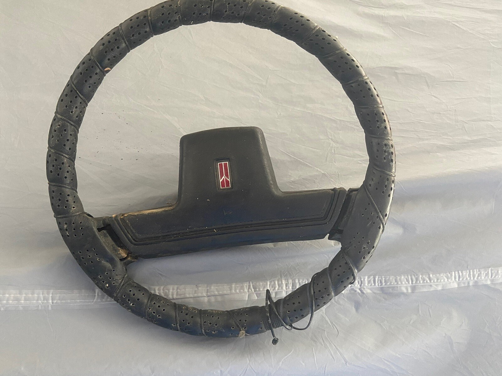 1982-1990 Oldsmobile Cutlass Delta Ciera Steering Wheel & Horn Pad ...