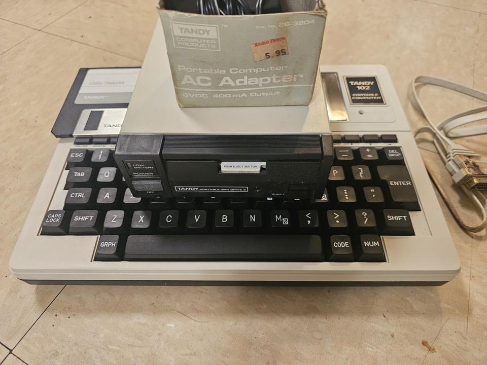 VINTAGE TANDY 102 PORTABLE COMPUTER & PORTABLE DISK DRIVE ADAPTER ...