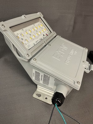 two (2) Eaton series Champ CPMV LED wall pack 347-480 Vac commercial ...