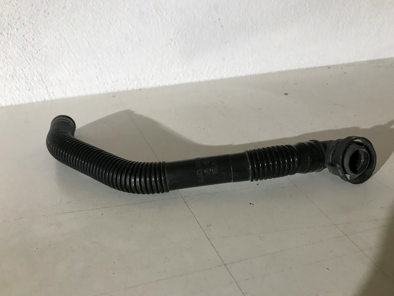 VW Luftfilterkasten Rohr Schlauch Zwangentlüftung 1K0129637D original ...