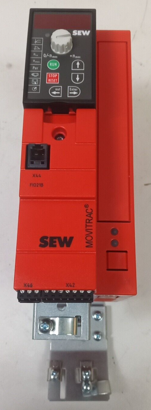 SEW Eurodrive MC07B0008-5A3-4-S0 Frequenzumrichter + FBG11B Movitrac B ...