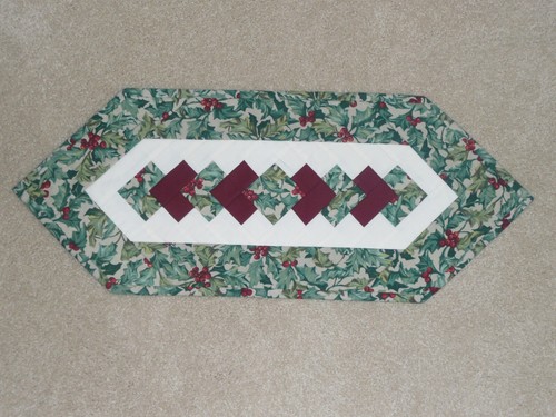 Handmade quilted table runner Longaberger American Holly, Christmas ...