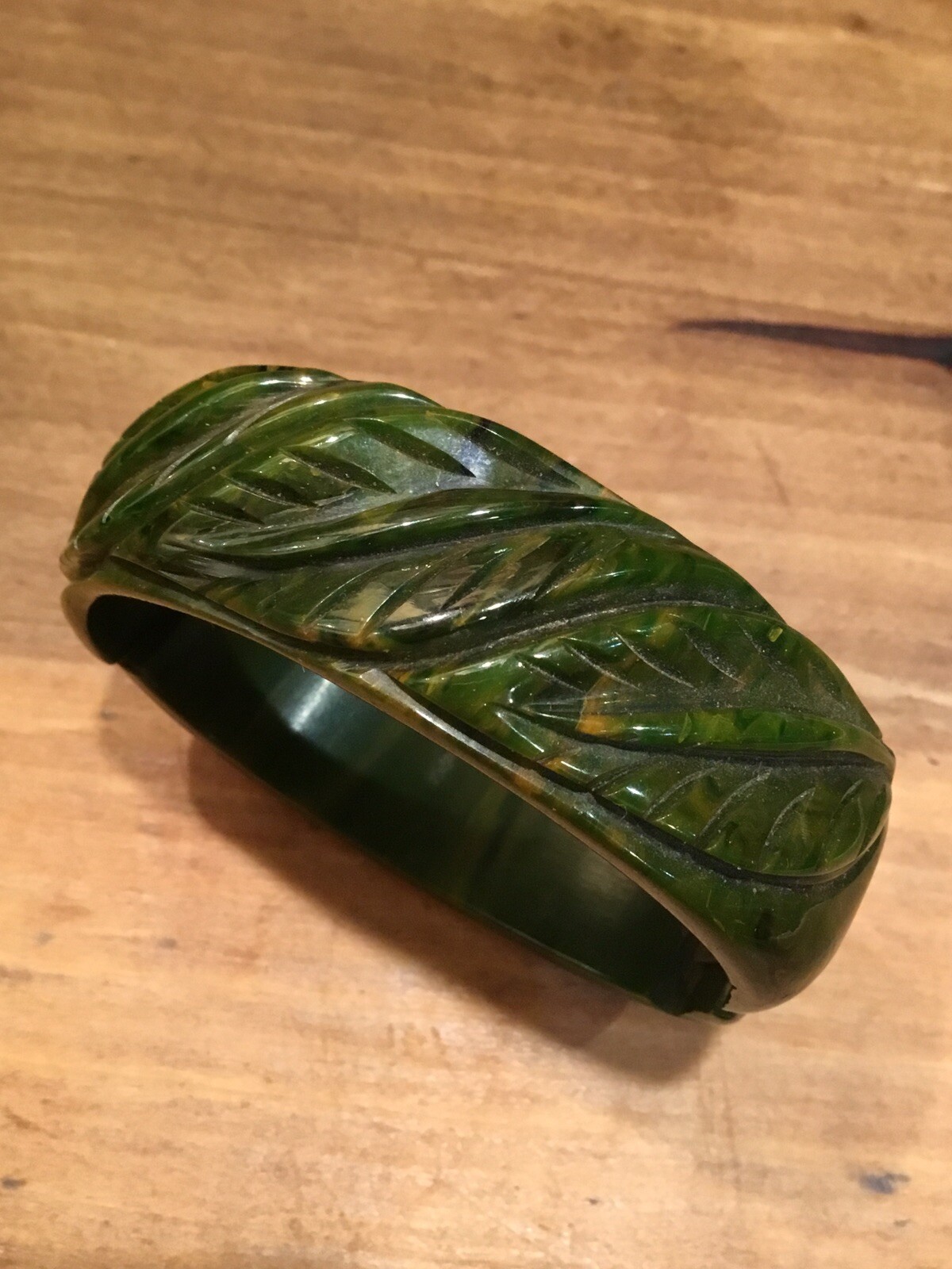 Green Spinach Vintage Marbleized BAKELITE Clamper Bra… - Gem