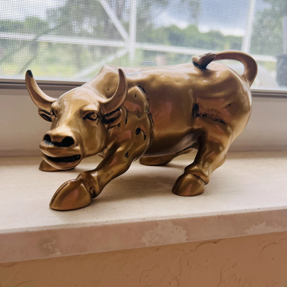 Wall Street Bull Desktop Statue