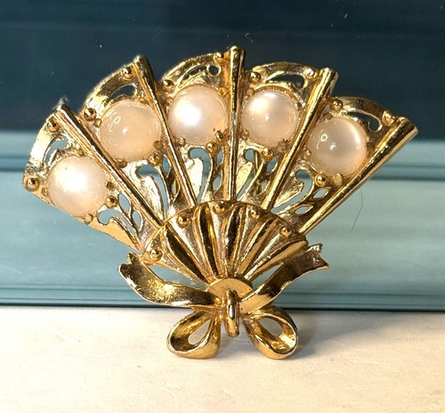 Vintage Coro Style Fan Bow Moonglow Fur Clip Brooch | eBay