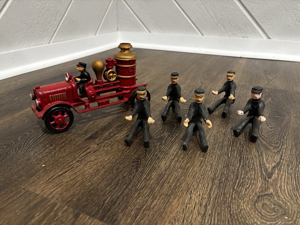 Vintage Cast Iron Fire Truck Toy with 6 Firemen Figures Red Gold ...
