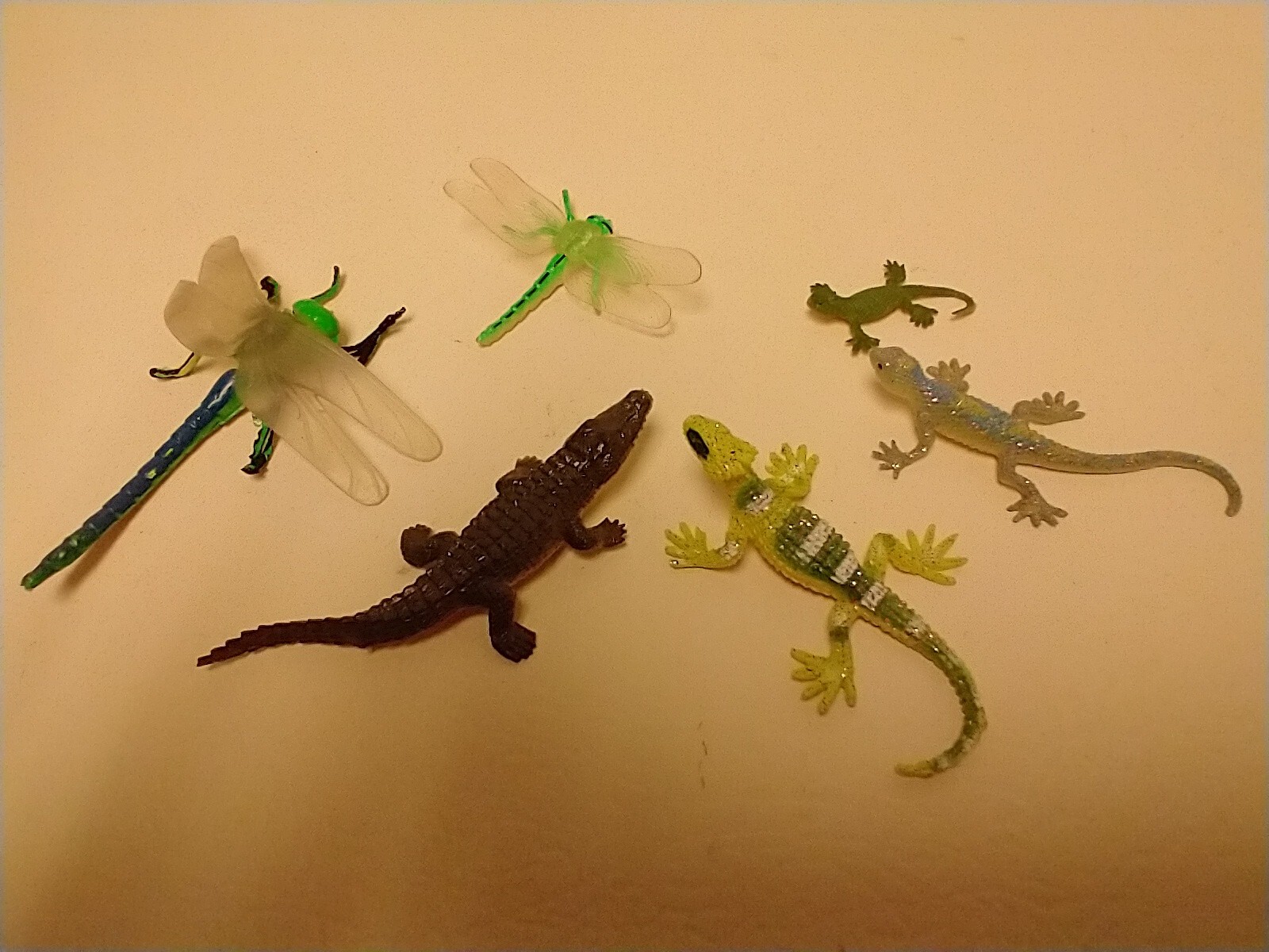 2 Plastic Dragonflies, 3 Geckos, & 1 Alligator 6/2/23 | eBay