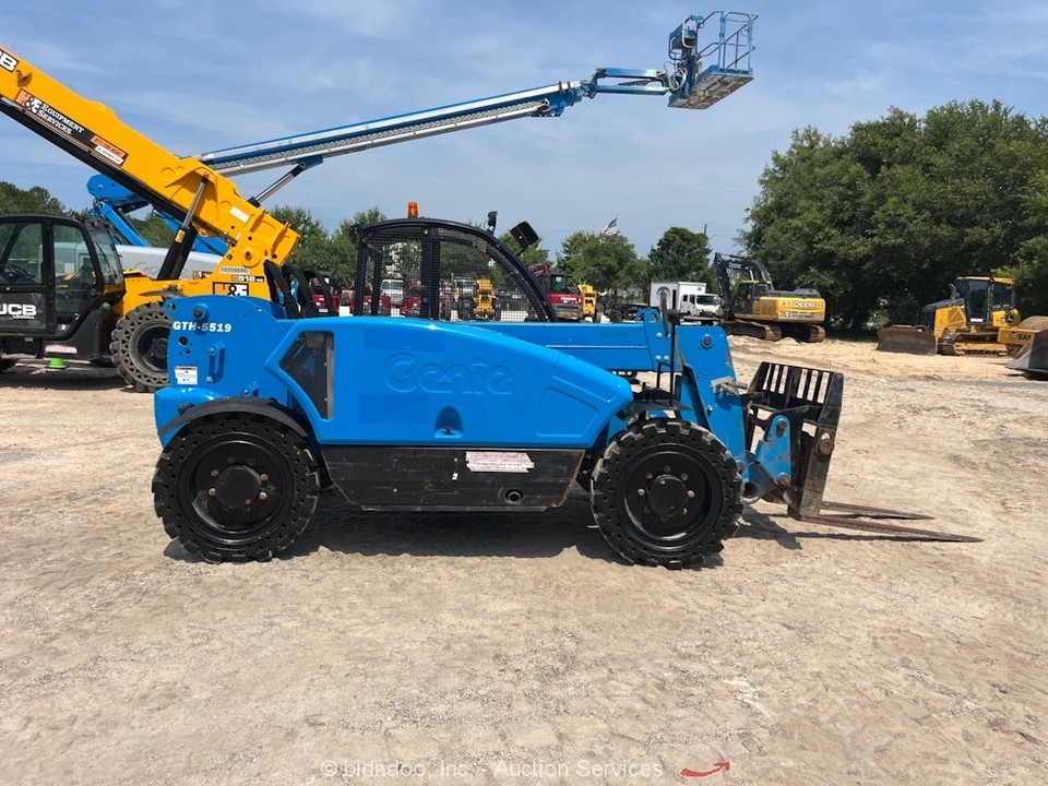 2021 Genie GTH-5519 19’ 5,500 lbs Telescopic Reach Forklift Telehandler ...