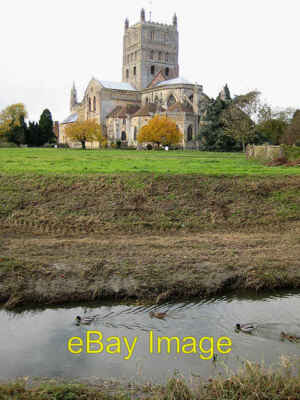 Photo 6x4 River Swilgate sweeps past Tewkesbury Abbey The abbey tower ...
