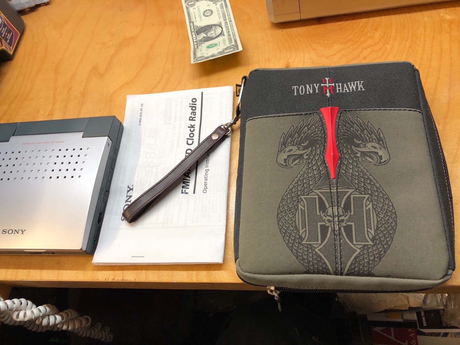 Sony ICF-CD2000 CD Clock Radio with FM/AM Radio and Backlit Display ...