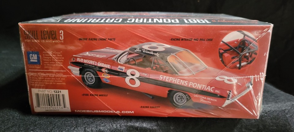 1/25 Scale Plastic Model Car Kit , Joe Weatherly's 1961 Pontiac ...