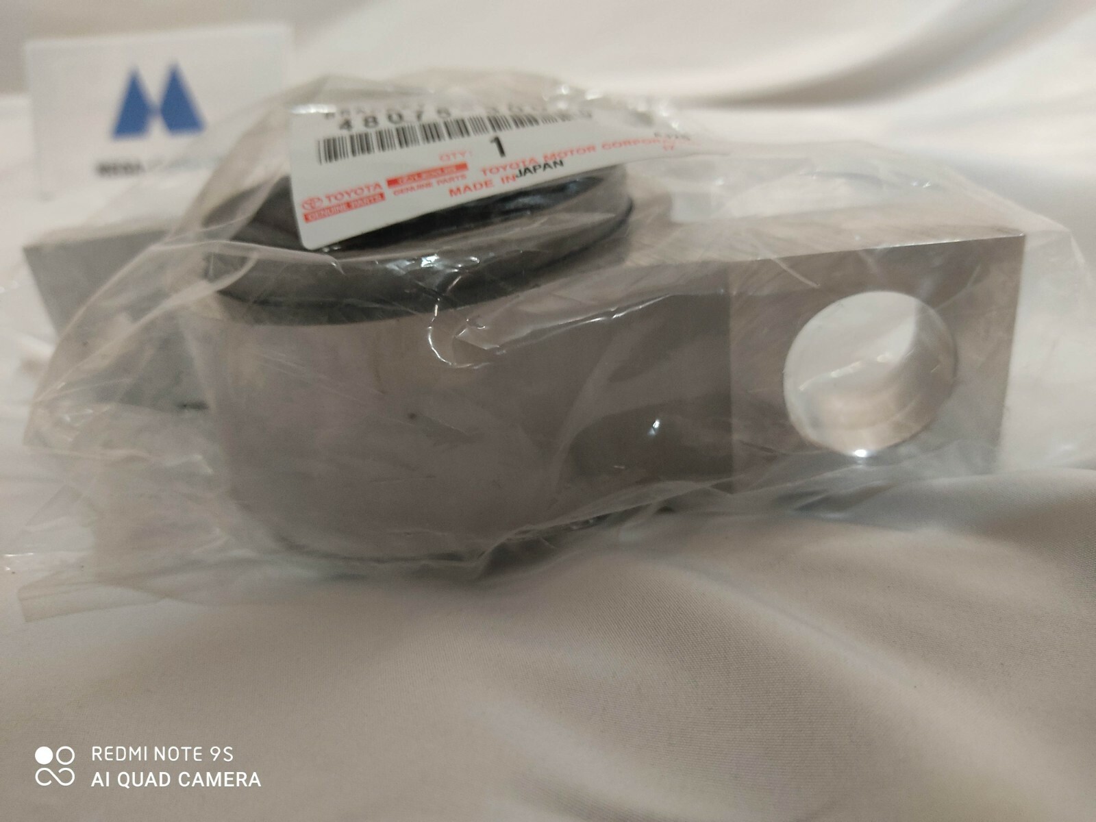 Lexus Front Lower Control Arm Bushing Set Genuine 48075-30030 48076 ...