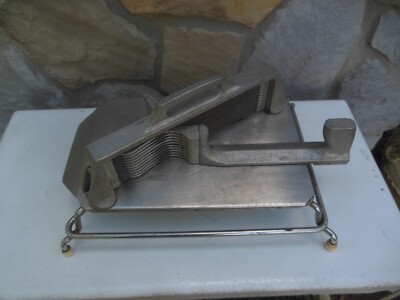 Slicers - Tomato Tamer