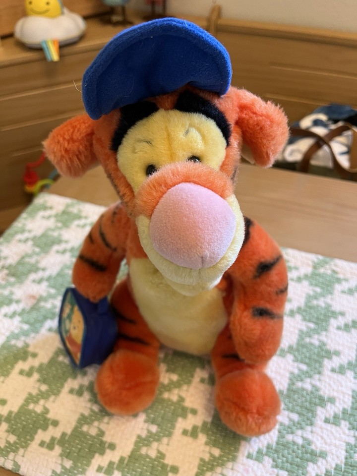 Tigger Back To School Plush Disney Store Exclusive Lunchbox And Hat | eBay