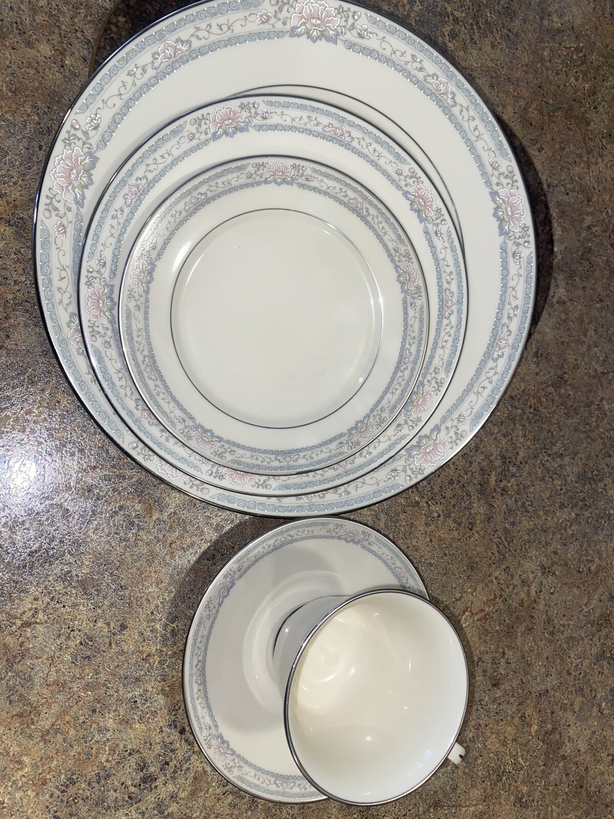 LENOX China CHARLESTON pattern 8-piece Place Setting ( 40 pieces total ...