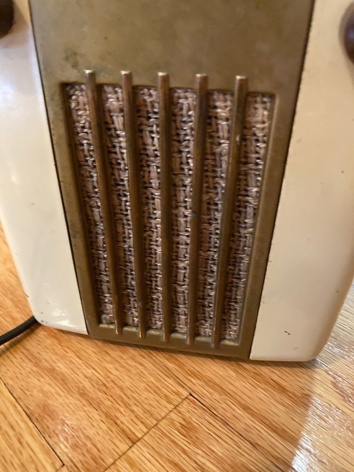 Westinghouse Portable AM Tube Refrigerator Bakelite Radio - Little ...