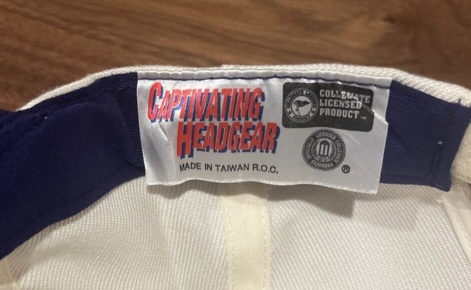 2 DIF UW Washington Huskies Hat LOT Script Top of the World One Fit ...