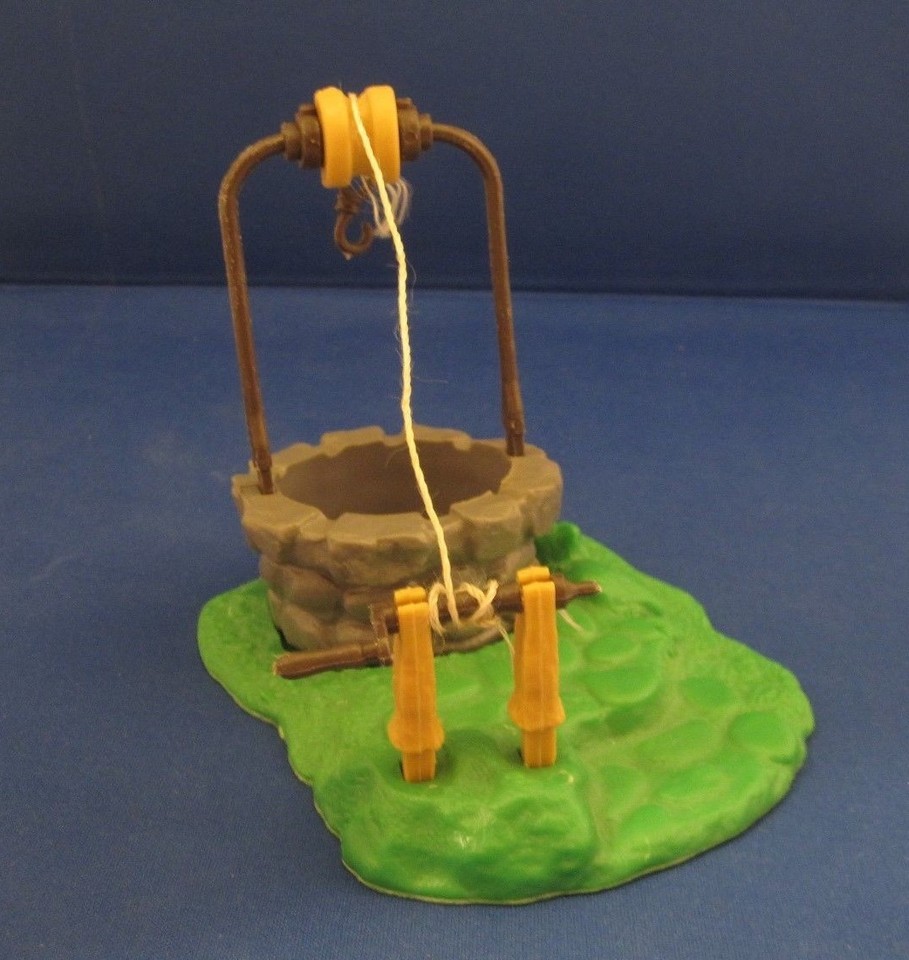 Smurfs 40090 Wishing Well Smurf Playset Water Bucket 1980 Vintage ...