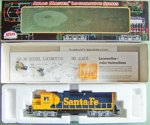 HO Atlas #8962 SANTA FE GP-38 Locomotive #3520, DCC DECODER EQUIPPED ...