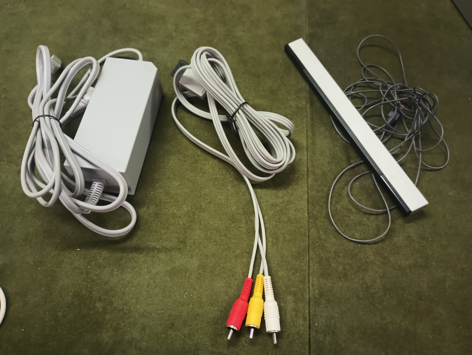 Nintendo Wii Gen 1 System + Games: Mario Kart, Mario Tennis, Goldeneye ...