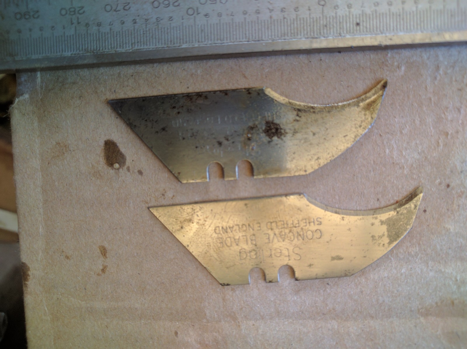 2x Sterling concave hooked blades. Standard fitted retractable utility ...