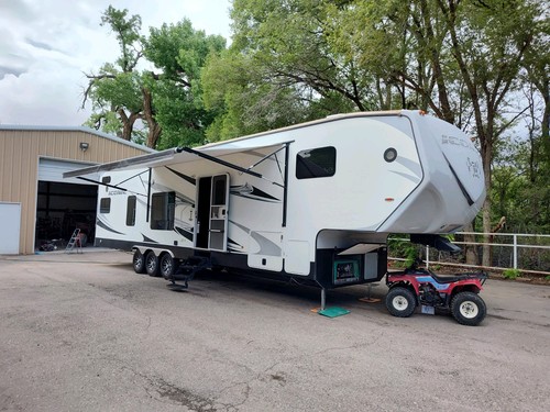 2014 Iconic 38' 5th Wheel Toy Hauler, 2 Slides | eBay